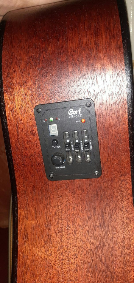 CORD akustik gitara sotiladi.ekvalayzerli. Hamma narsasi bor.