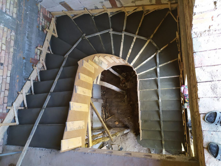 Beton zinalar xizmatini taklif qilamiz.