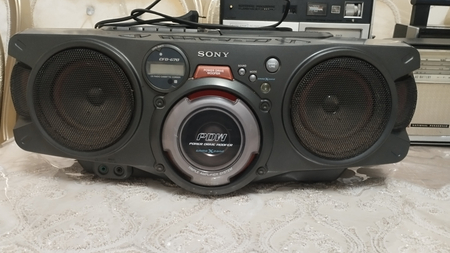 Продаю магнитофон SONY.
