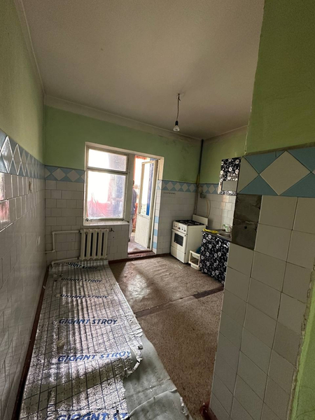 Срочно продается!!! 3-х комн кВ. На массиве Куйлюк-5. Сергелийский р-н