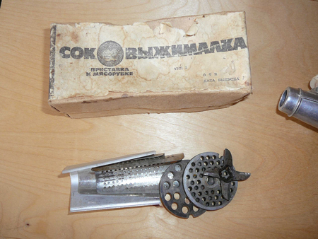 продается мясорубка в комплекте с соковыжималкой