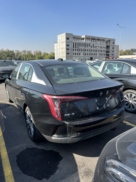 Hongqi e-qm 5 sotuvda tayyor chegirma narxda