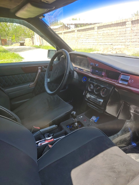 W201 190 E DAIMLER BENZ 111. 2.0
