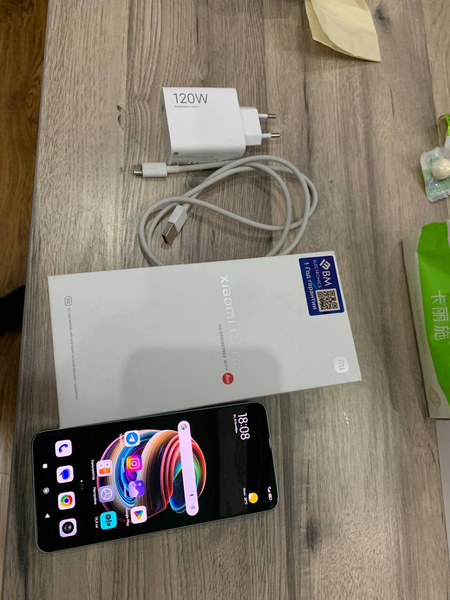 Продам Xiaomi 13T pro 256gб в идеале,комплект