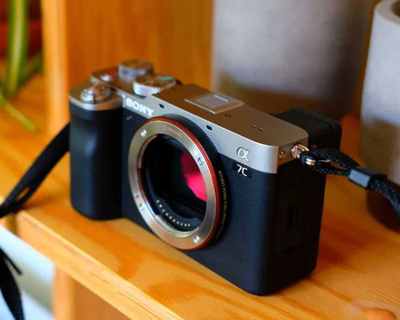 Sony Alpha 7C беззеркальная камера с объективом Sony 35mm f1.4 GM