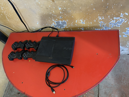 Playstation 3 sotiladi 3 komplekt