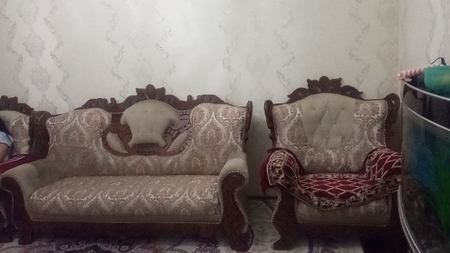 Прдам диван с креслами.