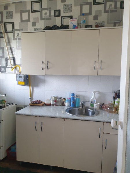 2 xona  5 etaj 7 mikrayon yangi bozorni oldidagi dom