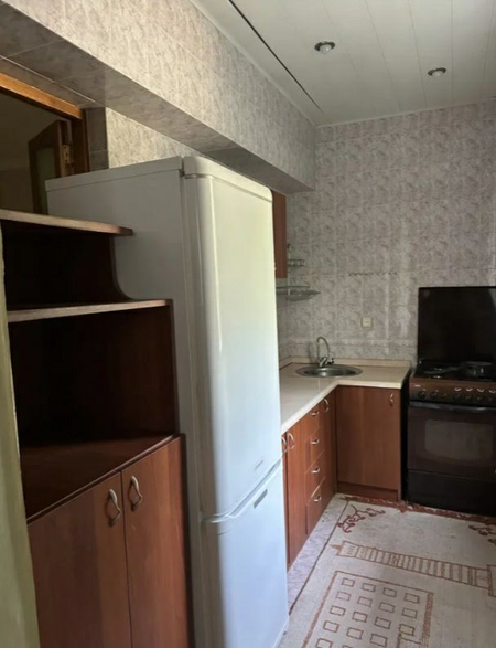 Госпитальная 1в2 улучшенка балкон 1.5*6