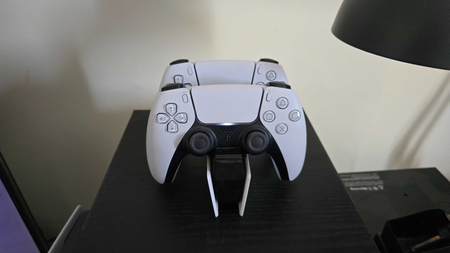 Sony Playstation 5 Slim 1TB c 2 джойстиками и док-станцией Sony