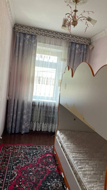 Ashxobod sayilgohini qarshisida sheriklikga kvartia bor.