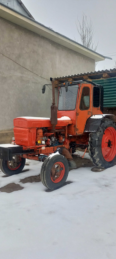 Traktor t28 radnoy naxadu