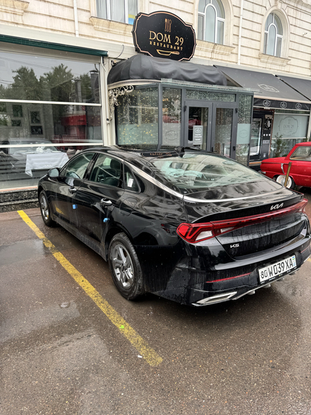 Kia k5 sotiladi