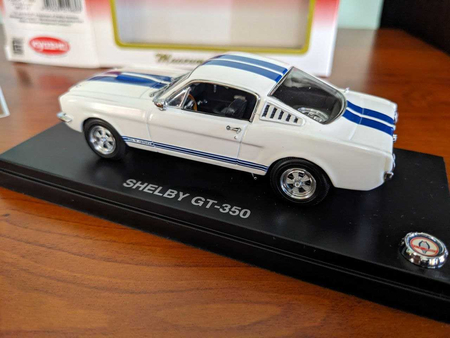 Модель для коллекции - Shelby GT350 в масштабе 1/43