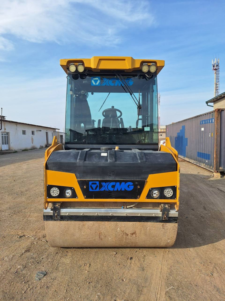 Двухвальцовый 
Каток XCMG XD103
10,5 тонна 2021 йил
600 моточас 

600