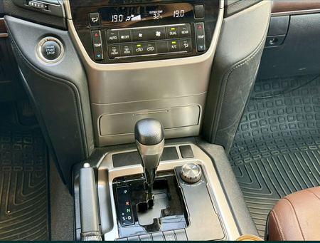 Land Cruiser 200 yapon