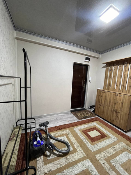 Arenda Olmazor tumani Qorasaroy da 2 xonali kvartira 2/3/9 68m²