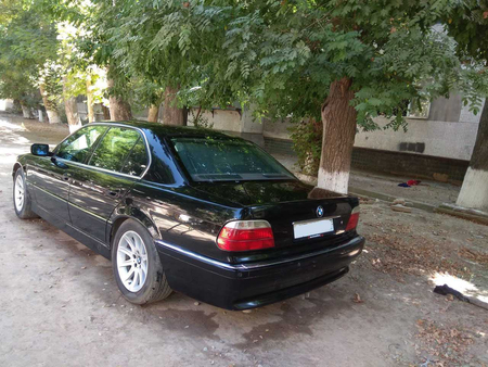 BMW E38 730 V8 M60B30 1995 года коробка автомат. Цвет чёрный.