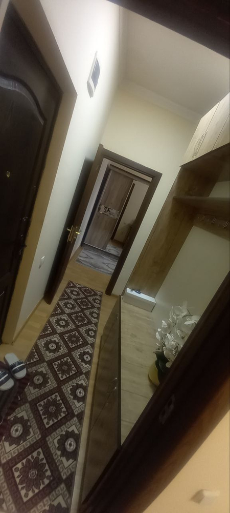 Продается 2-комнатная квартира, переделанная в 3-комнатную, в Юнусабад