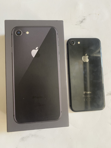 Iphon 8 sotiladi 64 G xotrasi