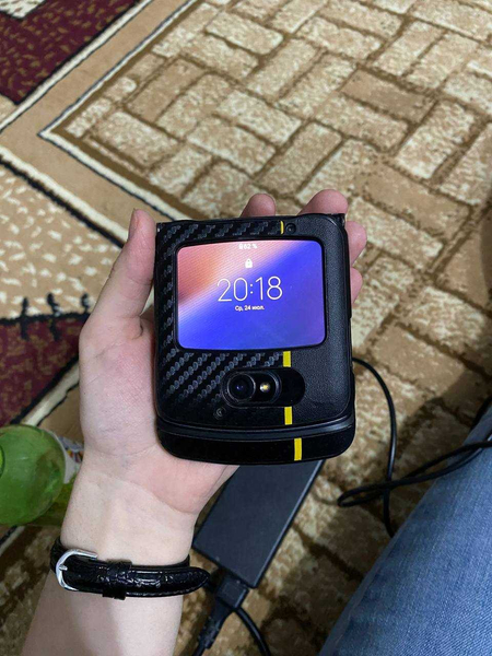Motorola Razr 5G 8/256gb narxini kelishamis