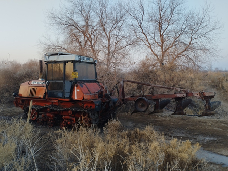 Bt 150 Traktor satiladi
