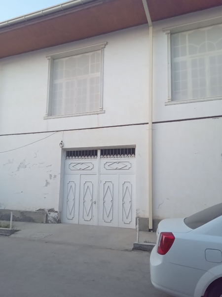 Hovli sotiladi. Uy