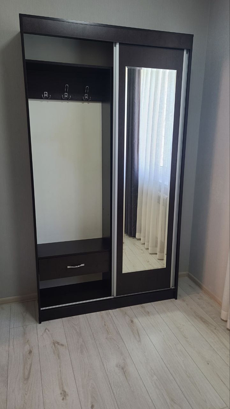 Продаётся шкаф в прихожию