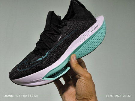 Крассовки Nike zoomx оригинал. 42.43