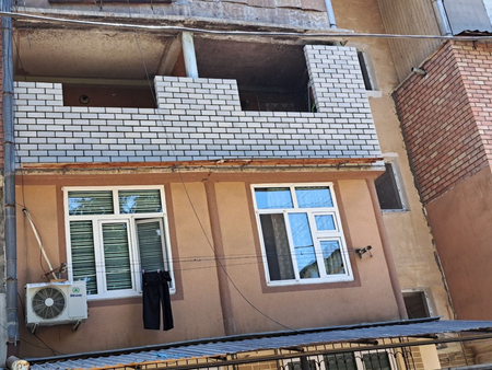Кладка балконов и установка козерог!