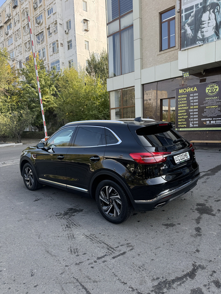 Hongqi Hs5 full. Tozza