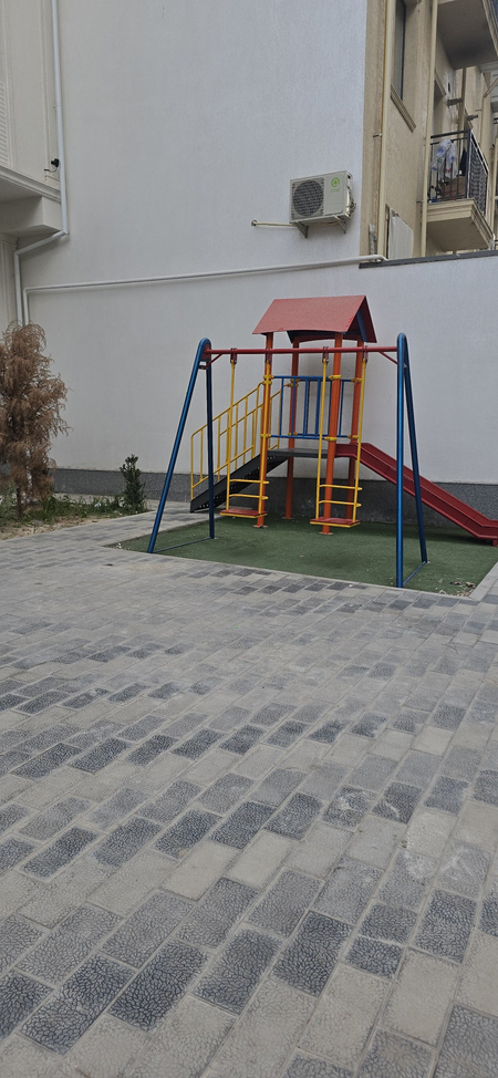 Продаётся Классная 4 комнатная квартира.