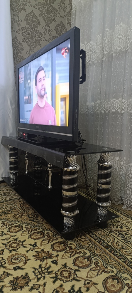Televizor Sony Bravia + oynali podstavka