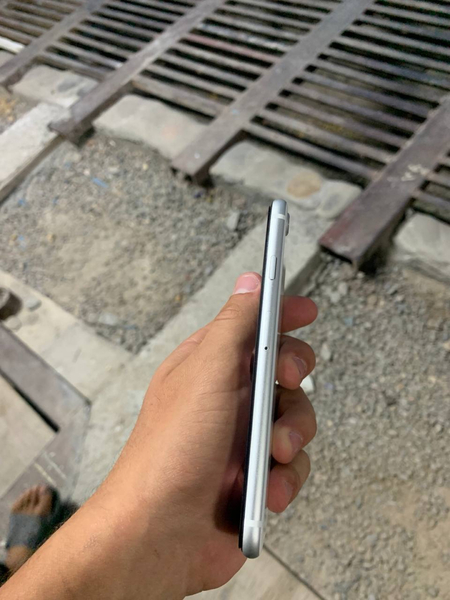 Iphone Se sotiladi 128 gb