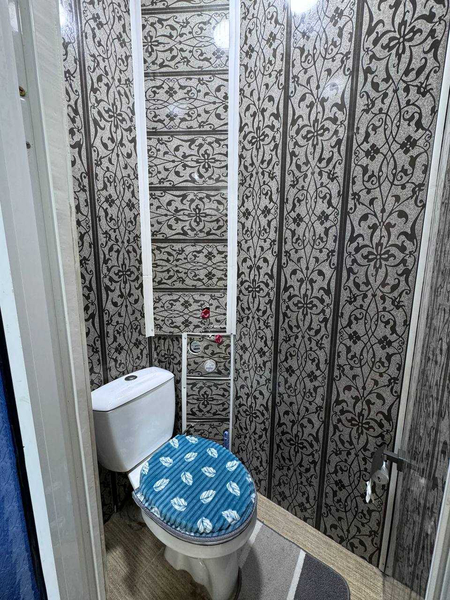2 xonali 2-qavat 5 qavatli ponelniy dom 65m²
