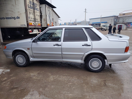 Lada 2115 sotuvda