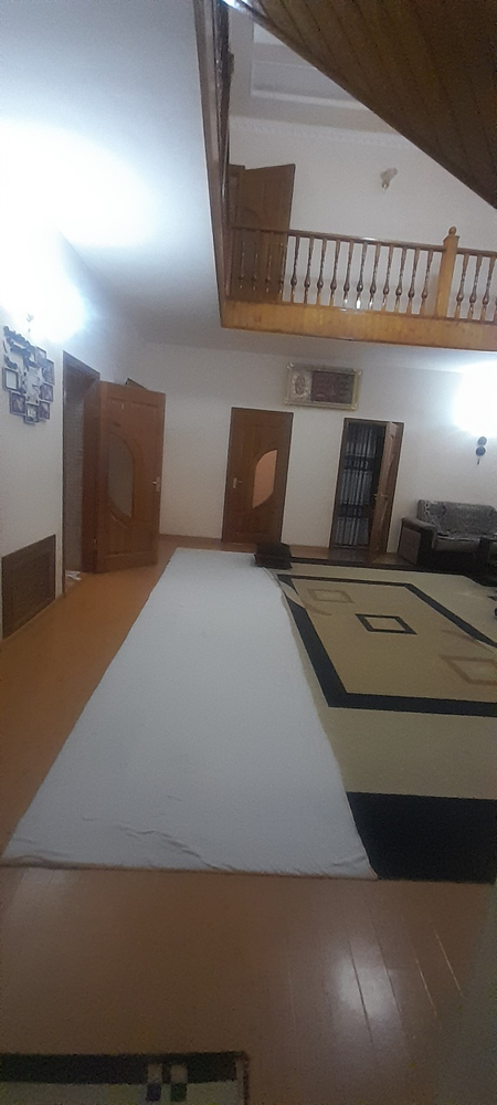 Uchaska sotiladi 5.yarim sutuq sotiladi uyni tayi padval etajli qishga