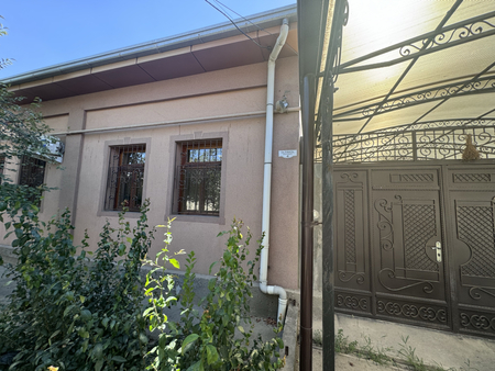Продается дом 4.3 сотки ( 3 спальни , зал , подвал , отдельно кухня