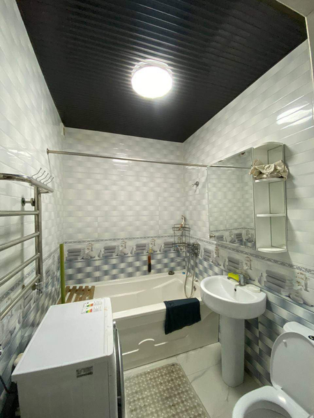 Yunisabot yunisabot metroda bollarga KV bor