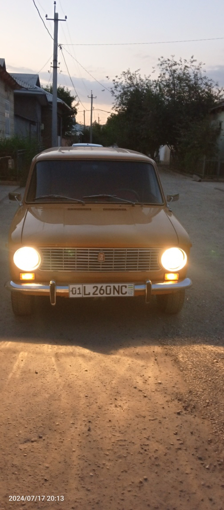 Vaz 2102 sotiladi