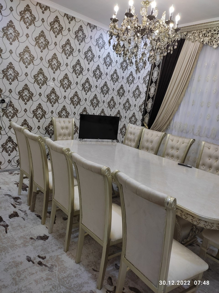 Стол и стулья новый