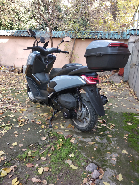 Продаю скутер марки N max 150сс в харошом састояние.