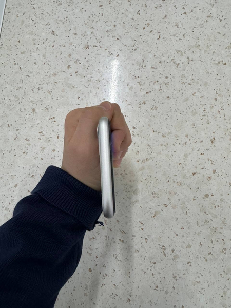 Iphone 11. Tel ideal qirilgan sarapinalari yoq.