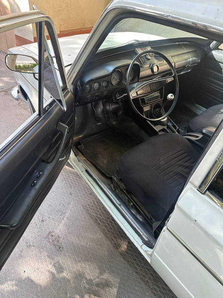 Jiguli 2103 sotiladi