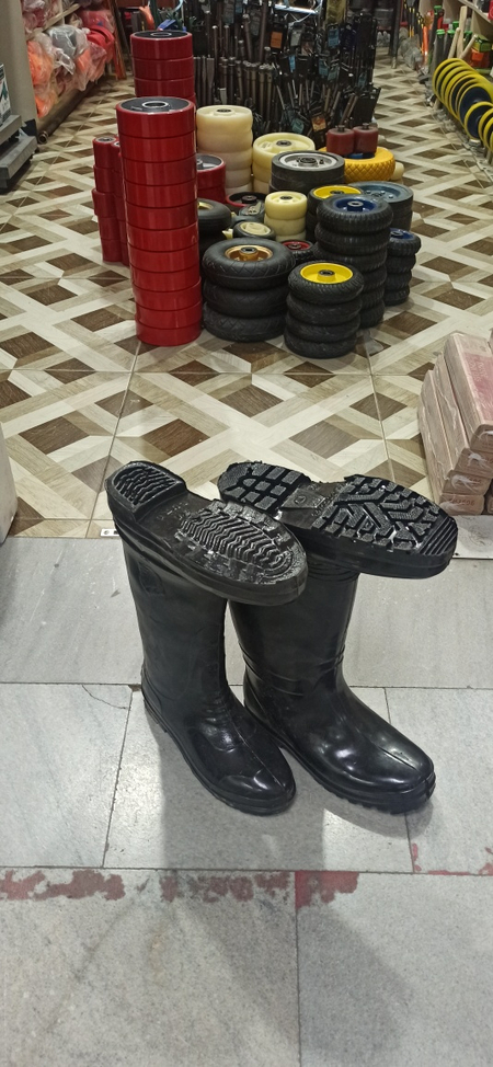 Резиновые сапоги