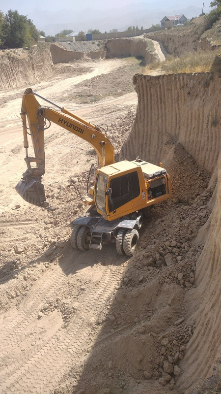 Hyundai 1400 sotiladi.