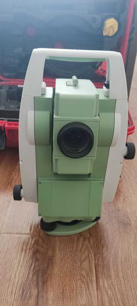 Тахеометр Leica TS02