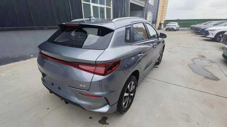 BYD E-2
Запас хода - 405км
Разгон до 100 - 9.5 сек