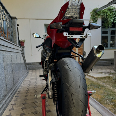 BMW S1000RR 2012 в отличном состоянии.