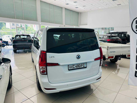 DONGFENG M5 минивэн
